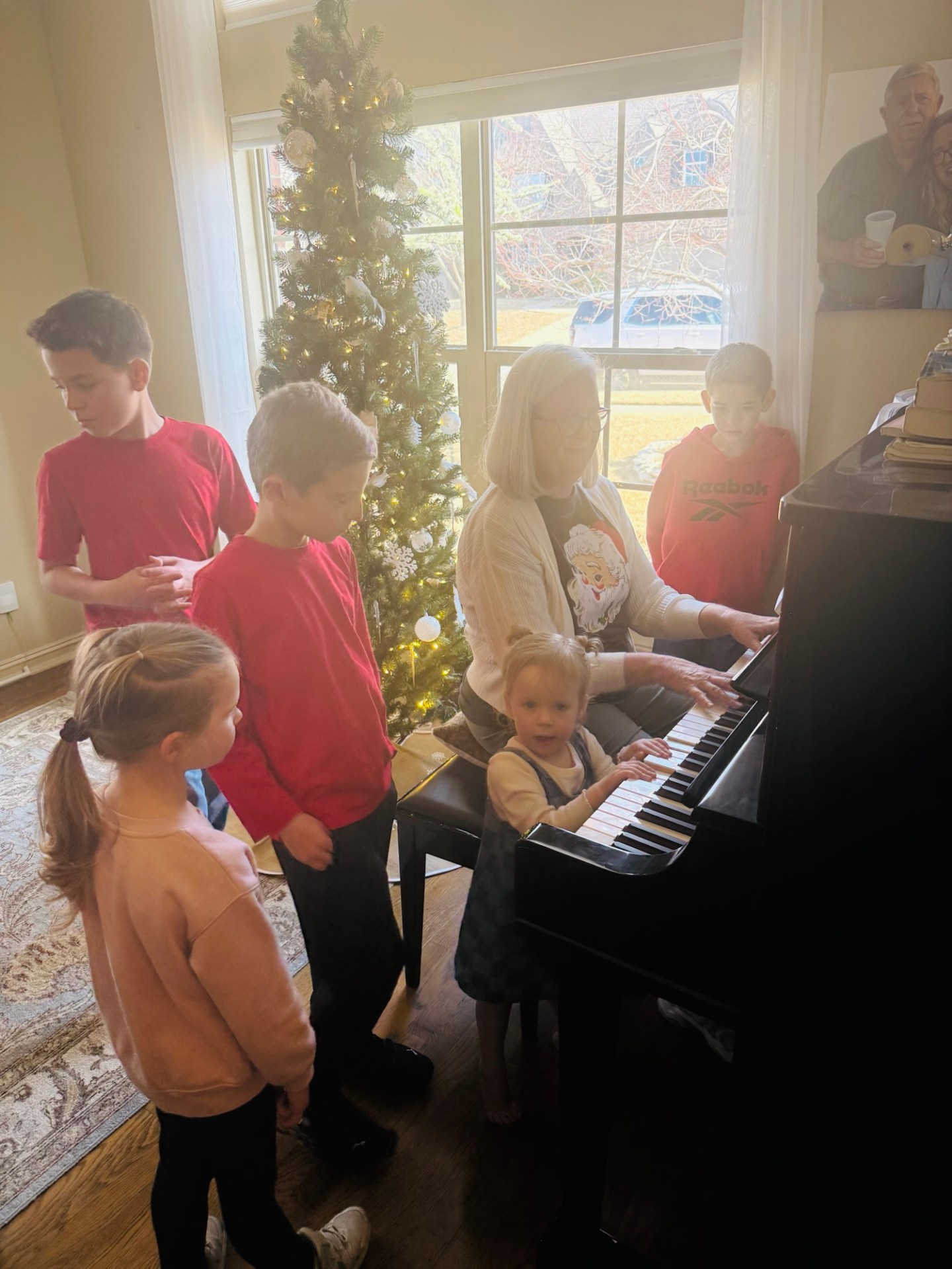 Simply Sunday – Piano Girl